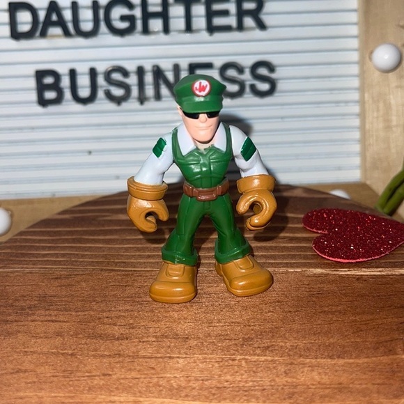 Playskool | Toys | Jurassic World Playskool Heroes Park Ranger Figure ...